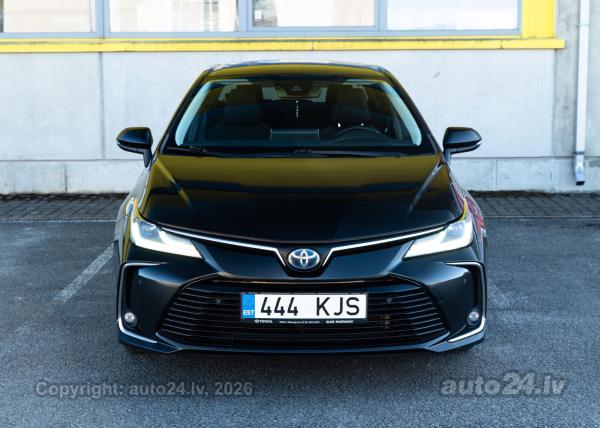 Black Toyota Corolla 2019 in Tallinn, with an engine capacity of 1.80 L and mileage of 104 thousand km for 19500 €, photo 1 on AUTOMOTO.COM.LV
