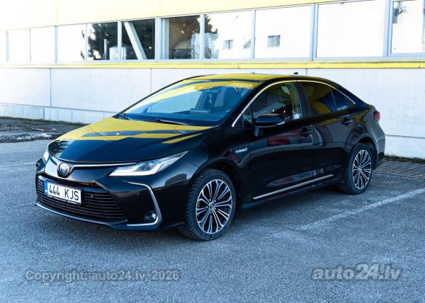 Black Toyota Corolla 2019 in Tallinn, with an engine capacity of 1.80 L and mileage of 104 thousand km for 19500 €, photo 3 on AUTOMOTO.COM.LV