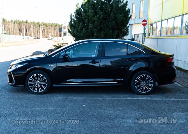 Black Toyota Corolla 2019 in Tallinn, with an engine capacity of 1.80 L and mileage of 104 thousand km for 19500 €, photo 4 on AUTOMOTO.COM.LV