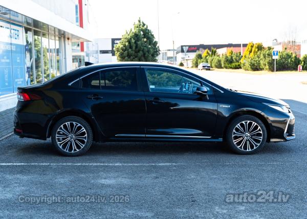 Black Toyota Corolla 2019 in Tallinn, with an engine capacity of 1.80 L and mileage of 104 thousand km for 19500 €, photo 5 on AUTOMOTO.COM.LV