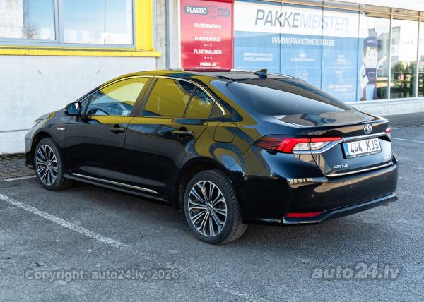Black Toyota Corolla 2019 in Tallinn, with an engine capacity of 1.80 L and mileage of 104 thousand km for 19500 €, photo 7 on AUTOMOTO.COM.LV