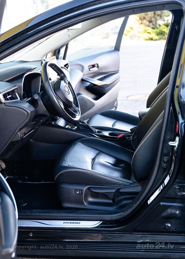 Black Toyota Corolla 2019 in Tallinn, with an engine capacity of 1.80 L and mileage of 104 thousand km for 19500 €, photo 8 on AUTOMOTO.COM.LV