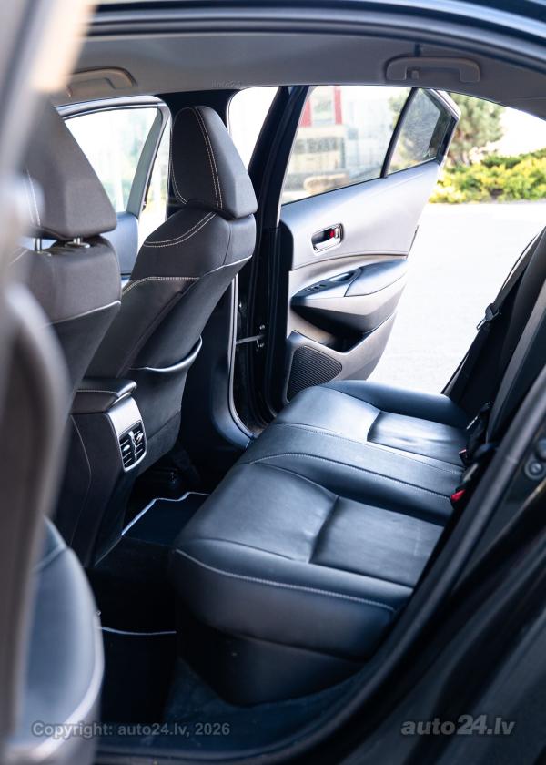 Black Toyota Corolla 2019 in Tallinn, with an engine capacity of 1.80 L and mileage of 104 thousand km for 19500 €, photo 9 on AUTOMOTO.COM.LV