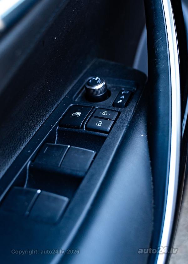 Black Toyota Corolla 2019 in Tallinn, with an engine capacity of 1.80 L and mileage of 104 thousand km for 19500 €, photo 10 on AUTOMOTO.COM.LV