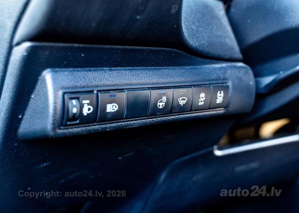 Black Toyota Corolla 2019 in Tallinn, with an engine capacity of 1.80 L and mileage of 104 thousand km for 19500 €, photo 11 on AUTOMOTO.COM.LV