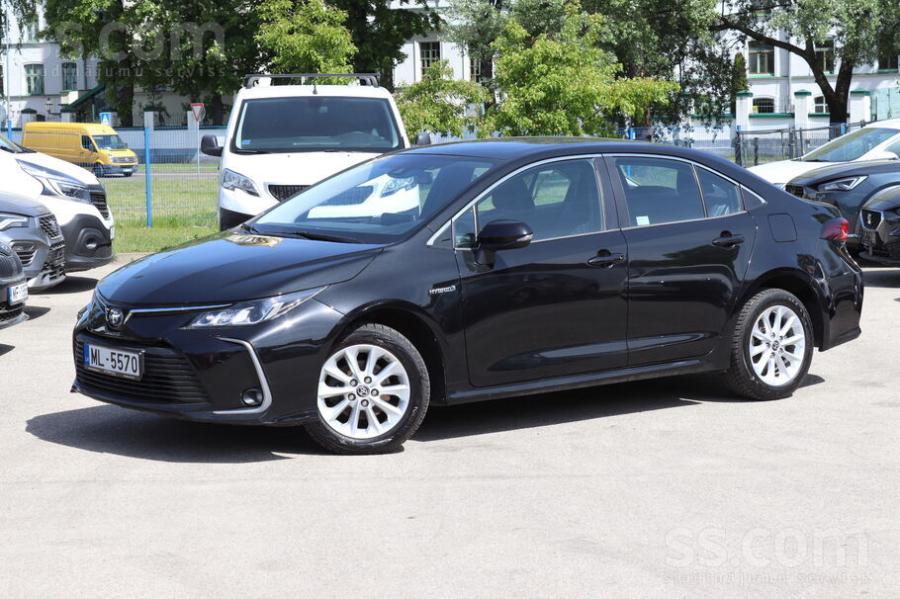 Black Toyota Corolla 2020 in Riga, with an engine capacity of 1.80 L and mileage of 97 thousand km for 10500 €, photo 26 on AUTOMOTO.COM.LV
