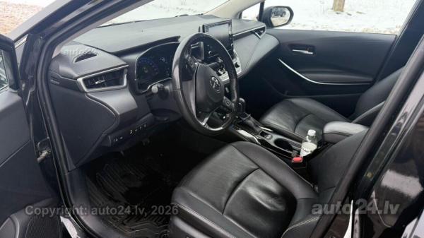 Black Toyota Corolla 2020 in Tallinn, with an engine capacity of 1.80 L and mileage of 167 thousand km for 14200 €, photo 7 on AUTOMOTO.COM.LV
