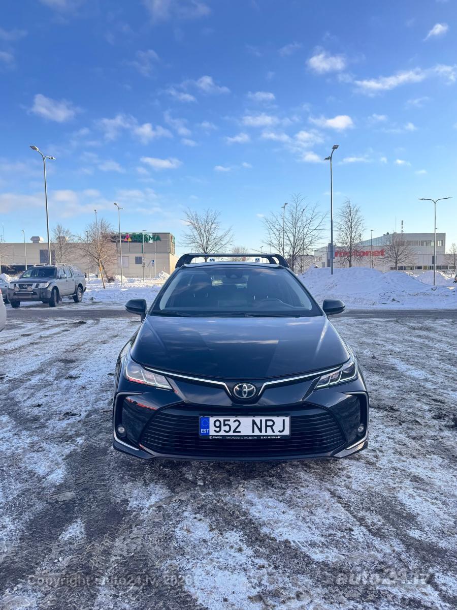 Black Toyota Corolla 2020 in Tallinn, with an engine capacity of 1.60 L and mileage of 52 thousand km for 19000 €, photo 3 on AUTOMOTO.COM.LV