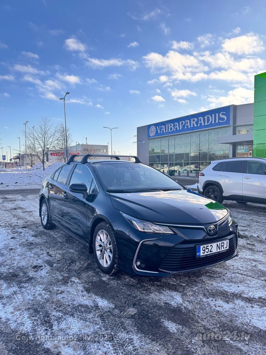 Black Toyota Corolla 2020 in Tallinn, with an engine capacity of 1.60 L and mileage of 52 thousand km for 19000 €, photo 4 on AUTOMOTO.COM.LV