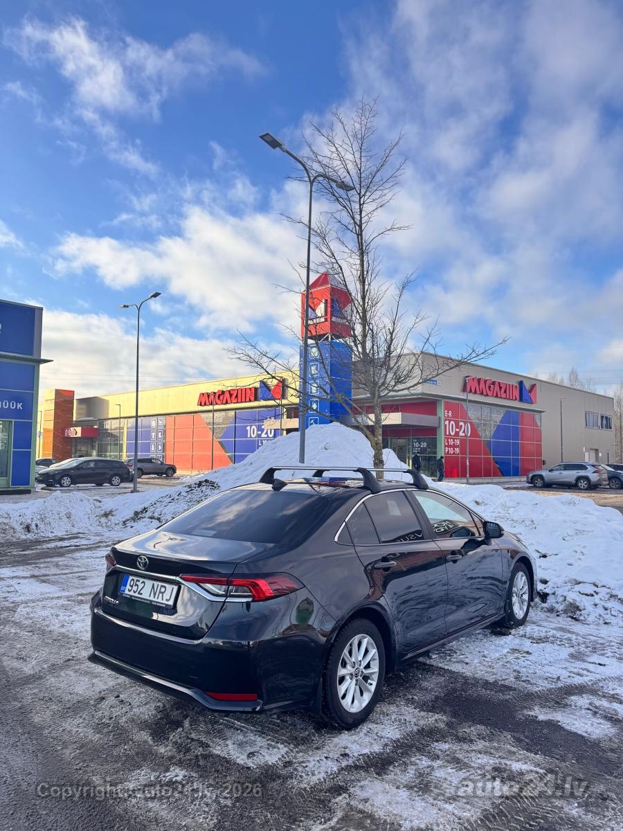 Black Toyota Corolla 2020 in Tallinn, with an engine capacity of 1.60 L and mileage of 52 thousand km for 19000 €, photo 6 on AUTOMOTO.COM.LV