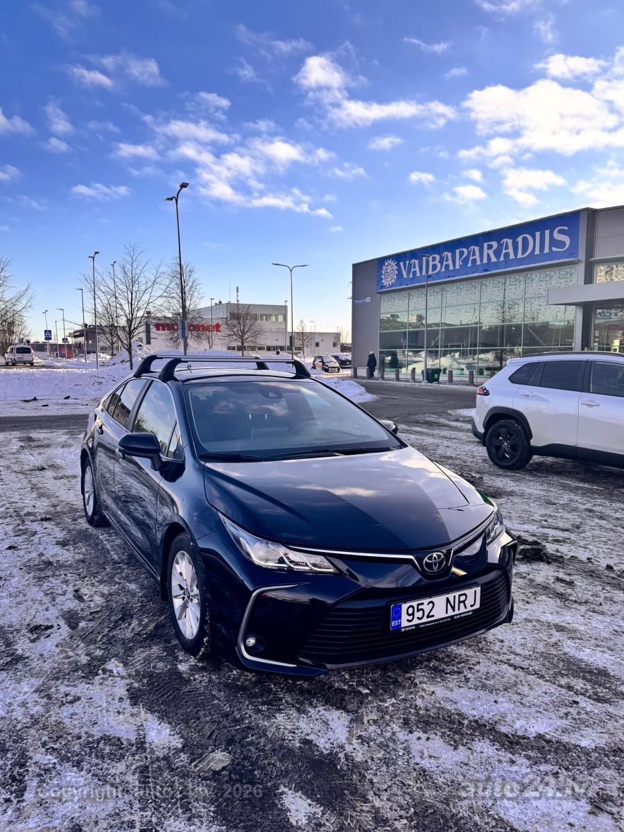 Black Toyota Corolla 2020 in Tallinn, with an engine capacity of 1.60 L and mileage of 52 thousand km for 19000 €, photo 8 on AUTOMOTO.COM.LV