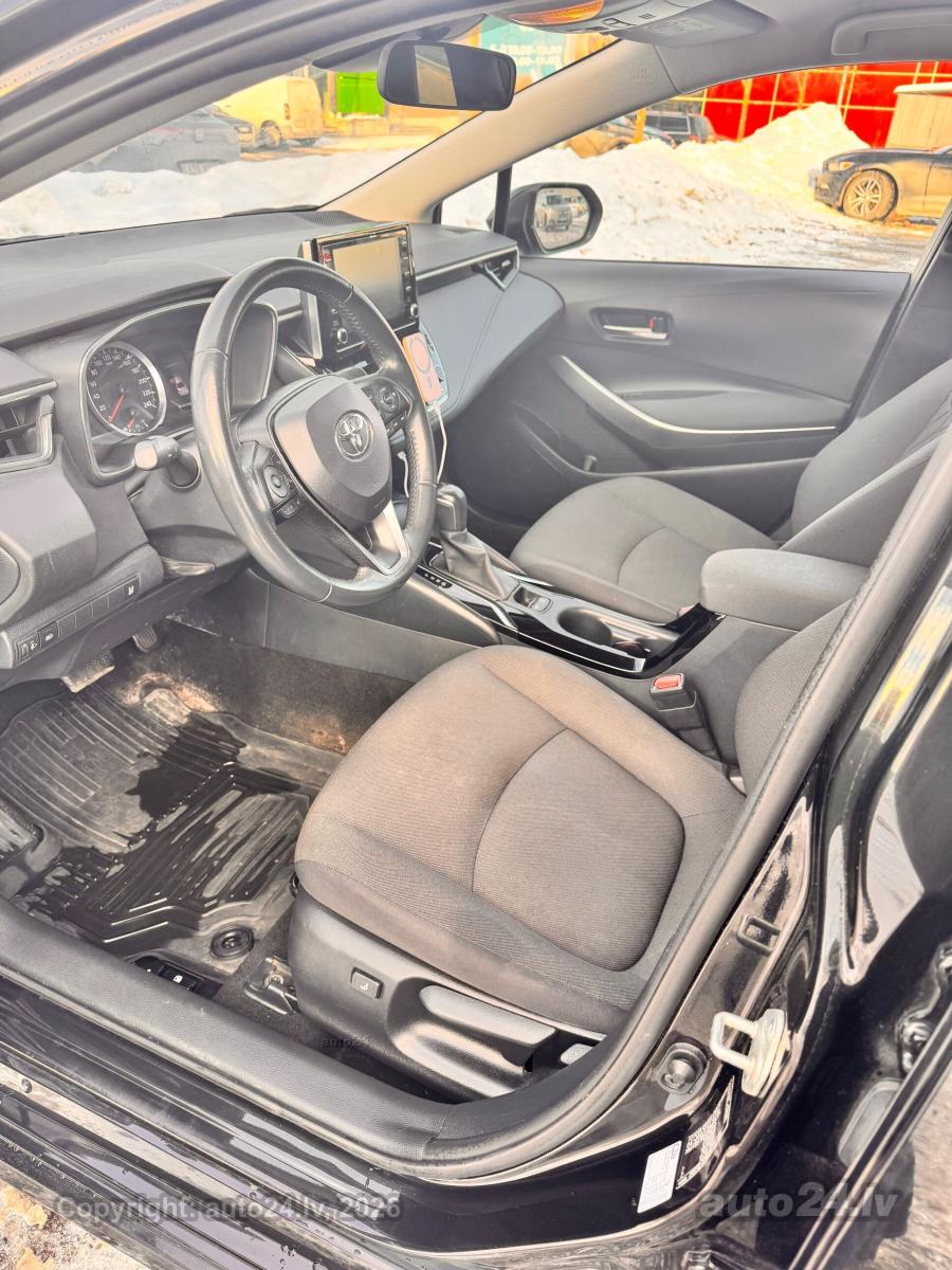Black Toyota Corolla 2020 in Tallinn, with an engine capacity of 1.60 L and mileage of 52 thousand km for 19000 €, photo 9 on AUTOMOTO.COM.LV