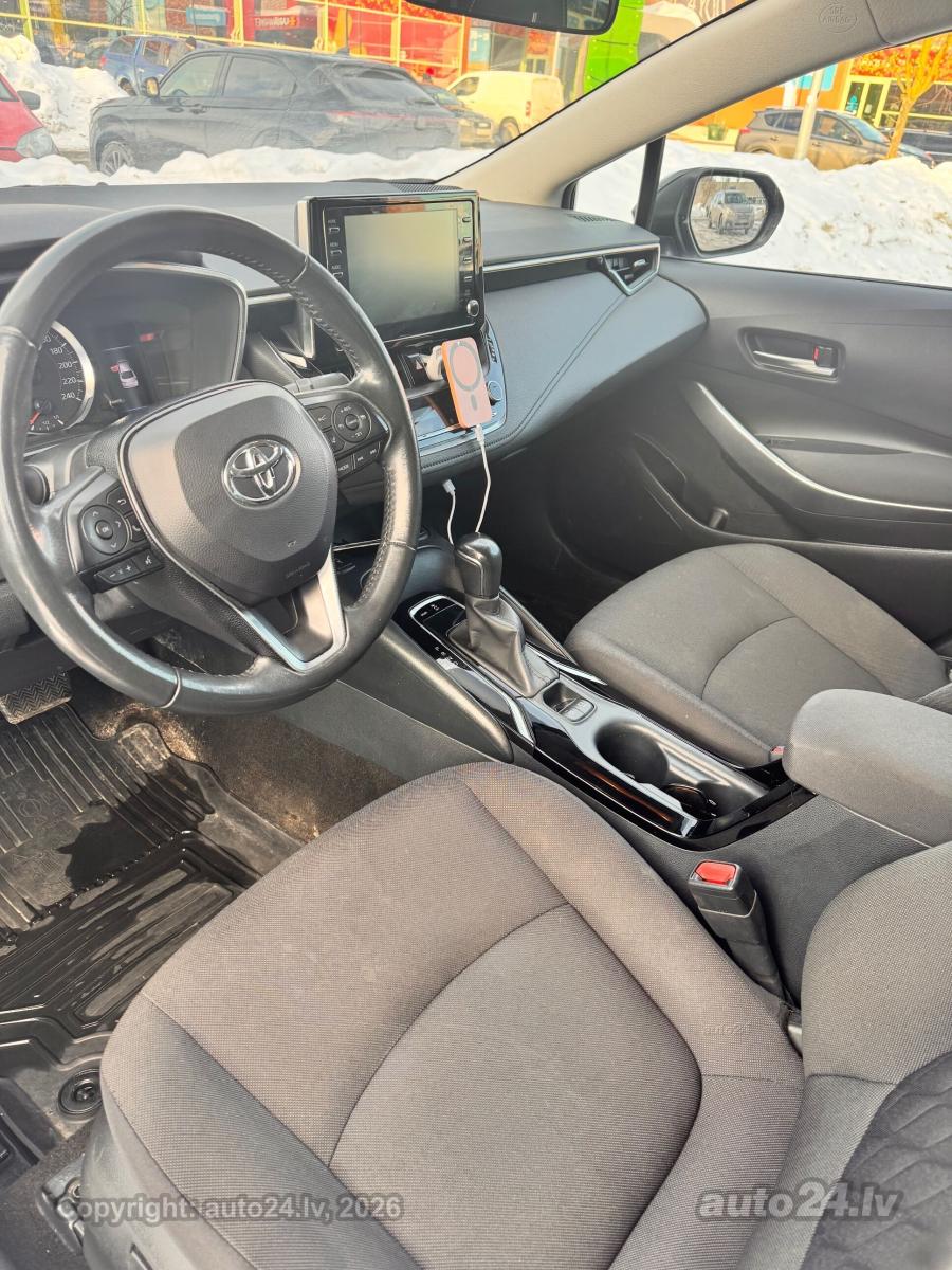 Black Toyota Corolla 2020 in Tallinn, with an engine capacity of 1.60 L and mileage of 52 thousand km for 19000 €, photo 10 on AUTOMOTO.COM.LV