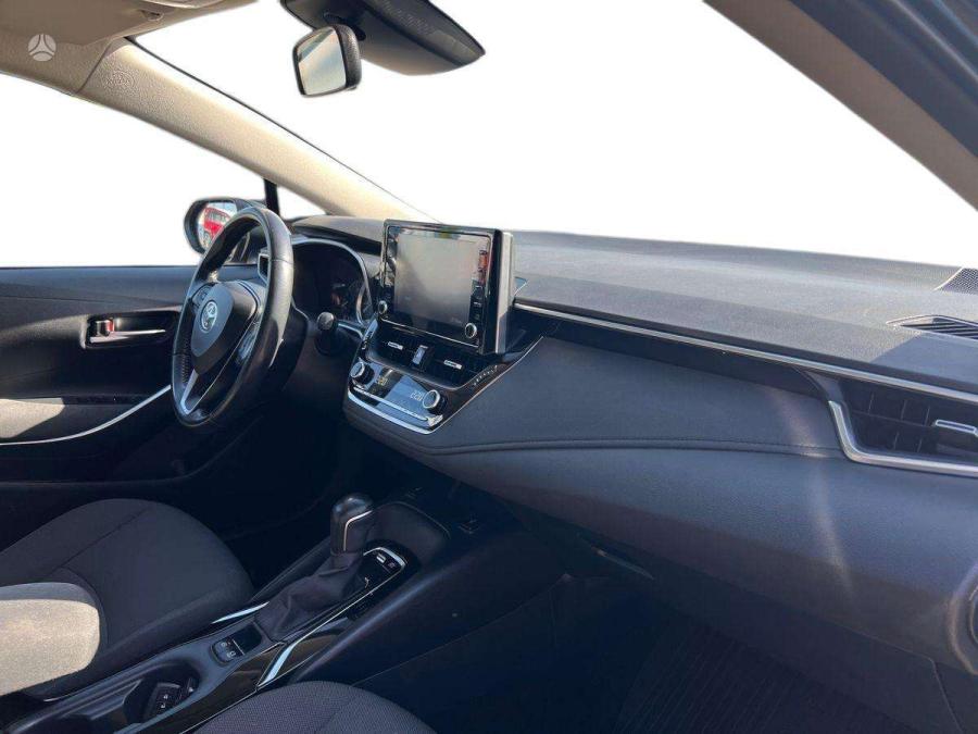 Black Toyota Corolla 2020 in Klaipeda, with an engine capacity of 1.80 L and mileage of 105 thousand km for 18500 €, photo 7 on AUTOMOTO.COM.LV