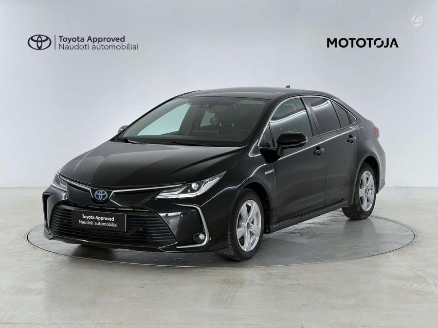 Black Toyota Corolla 2020 in Vilnius, with an engine capacity of 1.80 L and mileage of 100 thousand km for 17900 €, photo 1 on AUTOMOTO.COM.LV