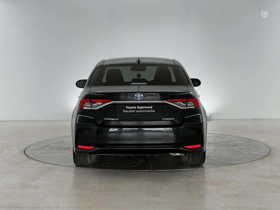 Black Toyota Corolla 2020 in Vilnius, with an engine capacity of 1.80 L and mileage of 100 thousand km for 17900 €, photo 5 on AUTOMOTO.COM.LV