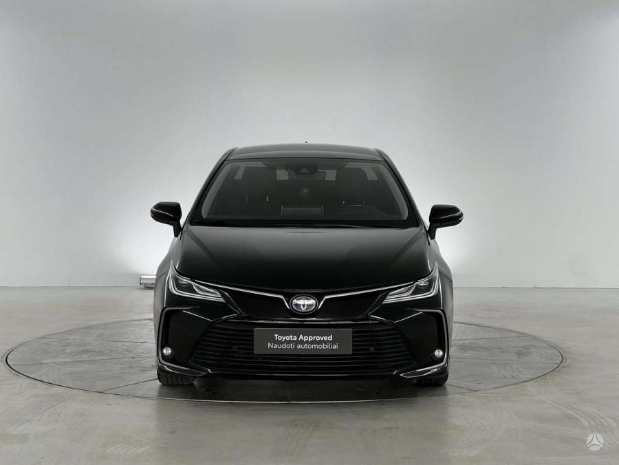 Black Toyota Corolla 2020 in Vilnius, with an engine capacity of 1.80 L and mileage of 100 thousand km for 17900 €, photo 6 on AUTOMOTO.COM.LV