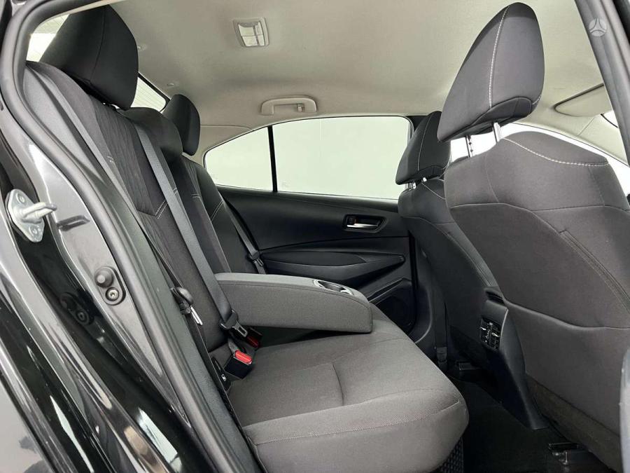 Black Toyota Corolla 2020 in Vilnius, with an engine capacity of 1.80 L and mileage of 100 thousand km for 17900 €, photo 8 on AUTOMOTO.COM.LV