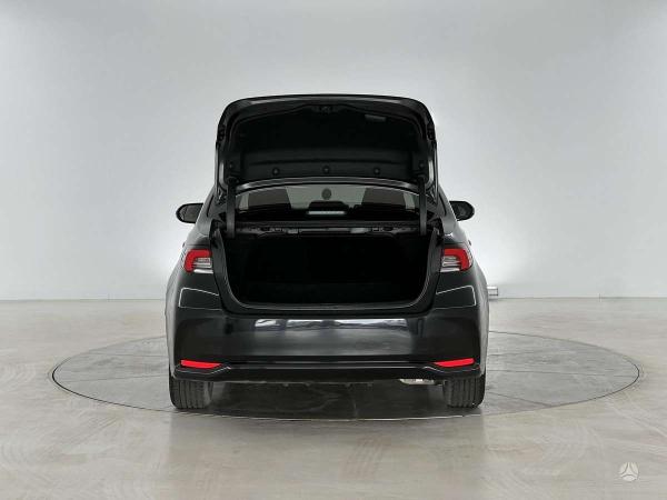 Black Toyota Corolla 2020 in Vilnius, with an engine capacity of 1.80 L and mileage of 100 thousand km for 17900 €, photo 11 on AUTOMOTO.COM.LV