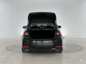 Black Toyota Corolla 2020 in Vilnius, with an engine capacity of 1.80 L and mileage of 100 thousand km for 17900 €, photo 11 on AUTOMOTO.COM.LV