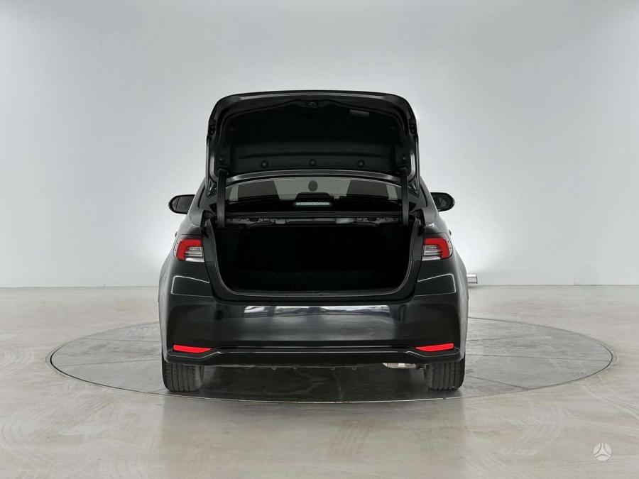 Black Toyota Corolla 2020 in Vilnius, with an engine capacity of 1.80 L and mileage of 100 thousand km for 17900 €, photo 11 on AUTOMOTO.COM.LV