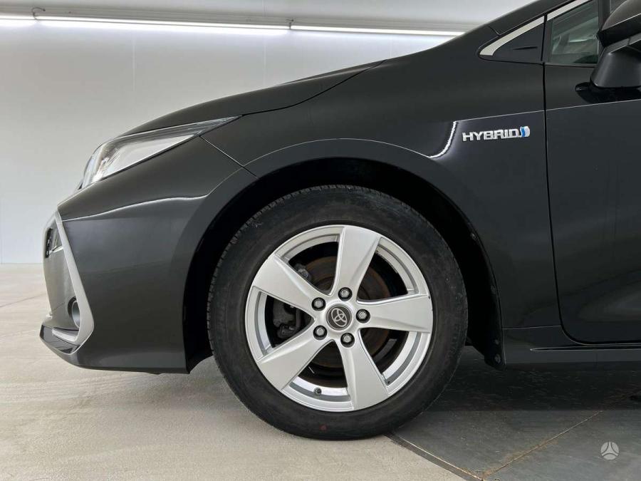 Black Toyota Corolla 2020 in Vilnius, with an engine capacity of 1.80 L and mileage of 100 thousand km for 17900 €, photo 16 on AUTOMOTO.COM.LV