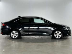 Black Toyota Corolla 2020 in Vilnius, with an engine capacity of 1.80 L and mileage of 100 thousand km for 17900 €, photo 17 on AUTOMOTO.COM.LV