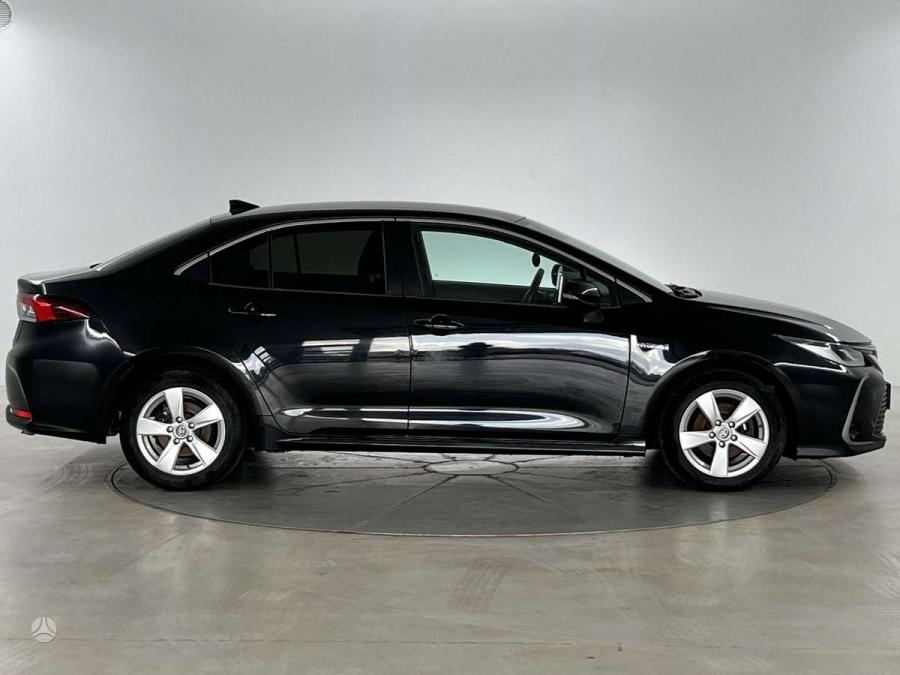 Black Toyota Corolla 2020 in Vilnius, with an engine capacity of 1.80 L and mileage of 100 thousand km for 17900 €, photo 17 on AUTOMOTO.COM.LV