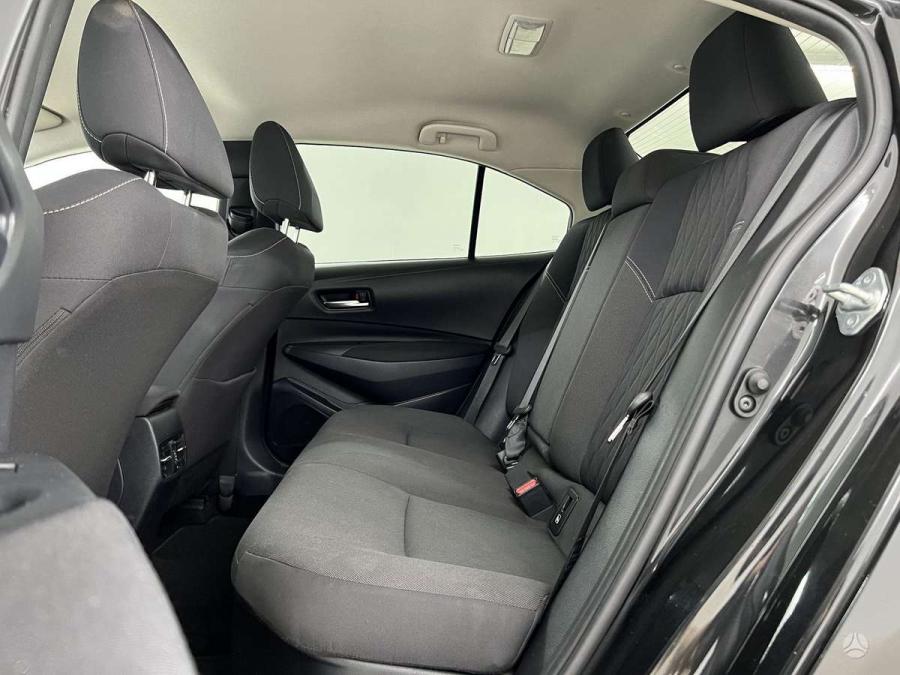 Black Toyota Corolla 2020 in Vilnius, with an engine capacity of 1.80 L and mileage of 100 thousand km for 17900 €, photo 20 on AUTOMOTO.COM.LV