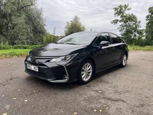 Black Toyota Corolla 2020 in Kaunas, with an engine capacity of 1.60 L and mileage of 120 thousand km for 12900 €, photo 1 on AUTOMOTO.COM.LV