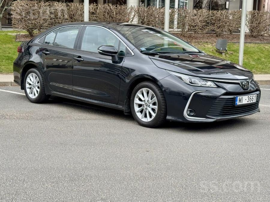 Black Toyota Corolla 2021 in Riga, with an engine capacity of 1.50 L and mileage of 0 thousand km for 1495 €, photo 3 on AUTOMOTO.COM.LV