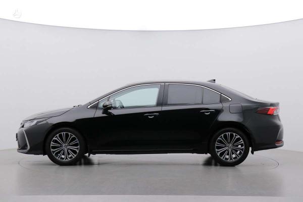 Black Toyota Corolla 2021 in Vilnius, with an engine capacity of 1.49 L and mileage of 76 thousand km for 15900 €, photo 4 on AUTOMOTO.COM.LV