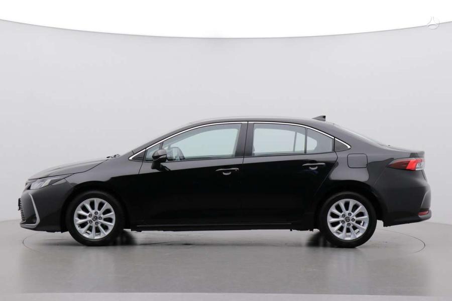 Black Toyota Corolla 2021 in Vilnius, with an engine capacity of 1.49 L and mileage of 66 thousand km for 16900 €, photo 5 on AUTOMOTO.COM.LV