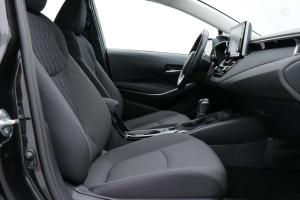 Black Toyota Corolla 2021 in Vilnius, with an engine capacity of 1.49 L and mileage of 66 thousand km for 16900 €, photo 10 on AUTOMOTO.COM.LV