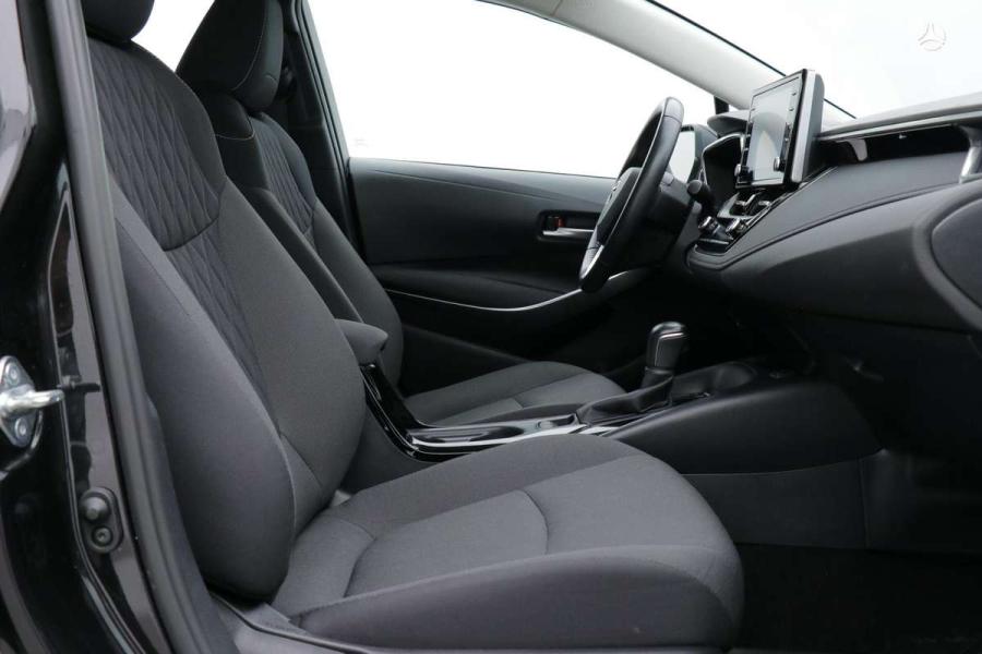 Black Toyota Corolla 2021 in Vilnius, with an engine capacity of 1.49 L and mileage of 66 thousand km for 16900 €, photo 10 on AUTOMOTO.COM.LV
