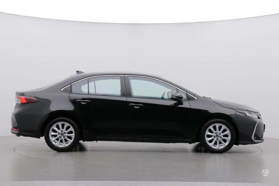 Black Toyota Corolla 2021 in Vilnius, with an engine capacity of 1.49 L and mileage of 66 thousand km for 16900 €, photo 18 on AUTOMOTO.COM.LV