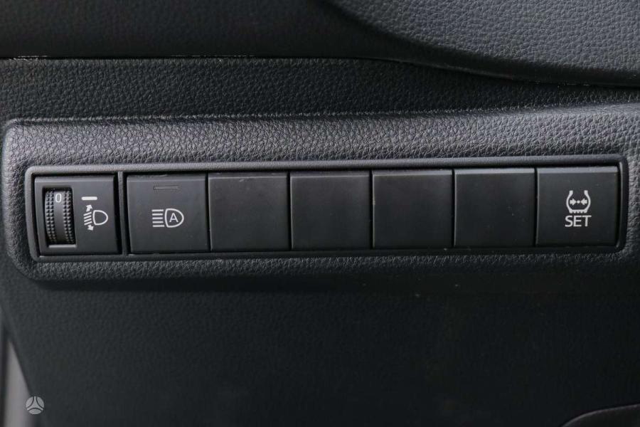 Black Toyota Corolla 2021 in Vilnius, with an engine capacity of 1.49 L and mileage of 66 thousand km for 16900 €, photo 22 on AUTOMOTO.COM.LV