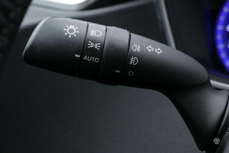 Black Toyota Corolla 2021 in Vilnius, with an engine capacity of 1.49 L and mileage of 66 thousand km for 16900 €, photo 24 on AUTOMOTO.COM.LV