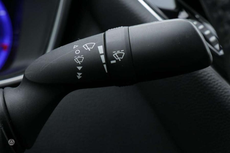 Black Toyota Corolla 2021 in Vilnius, with an engine capacity of 1.49 L and mileage of 66 thousand km for 16900 €, photo 25 on AUTOMOTO.COM.LV