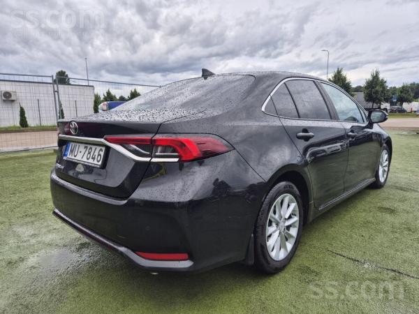 Black Toyota Corolla 2021 in Liepaja, with an engine capacity of 1.80 L and mileage of 186 thousand km for 14200 €, photo 5 on AUTOMOTO.COM.LV