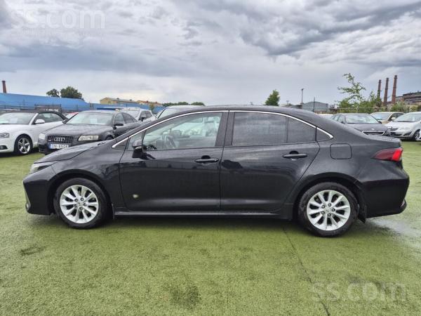 Black Toyota Corolla 2021 in Liepaja, with an engine capacity of 1.80 L and mileage of 186 thousand km for 14200 €, photo 8 on AUTOMOTO.COM.LV