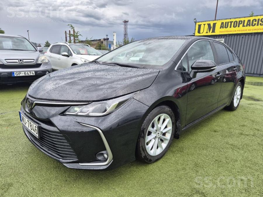 Black Toyota Corolla 2021 in Liepaja, with an engine capacity of 1.80 L and mileage of 186 thousand km for 14200 €, photo 1 on AUTOMOTO.COM.LV