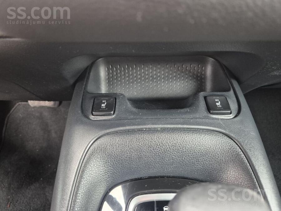 Black Toyota Corolla 2021 in Liepaja, with an engine capacity of 1.80 L and mileage of 186 thousand km for 14200 €, photo 15 on AUTOMOTO.COM.LV