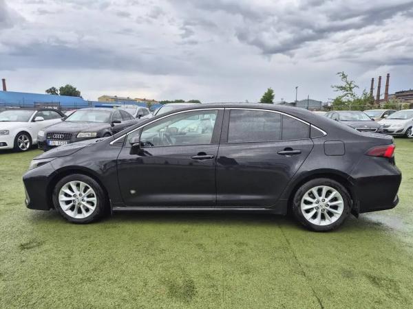 Black Toyota Corolla 2021 in Liepaja, with an engine capacity of 1.50 L and mileage of 186 thousand km for 14200 €, photo 8 on AUTOMOTO.COM.LV