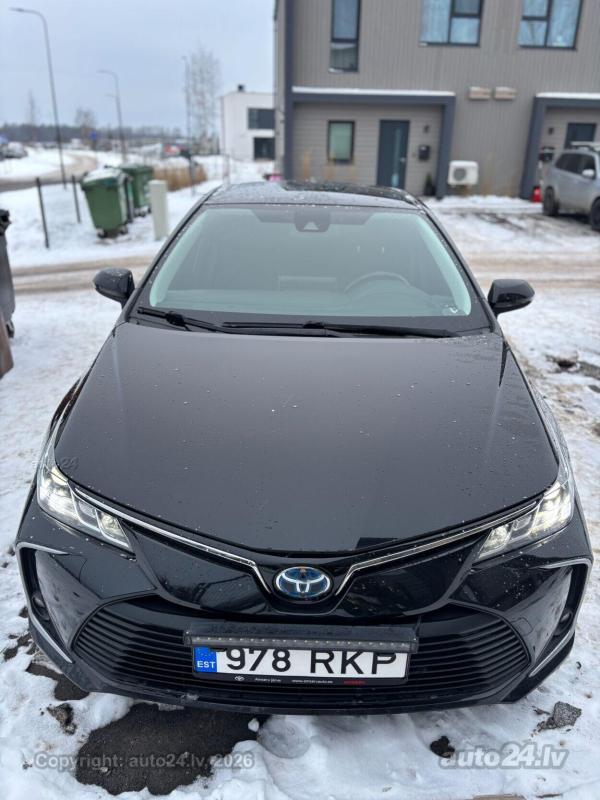Black Toyota Corolla 2022 in Tartu, with an engine capacity of 1.80 L and mileage of 48 thousand km for 18500 €, photo 1 on AUTOMOTO.COM.LV