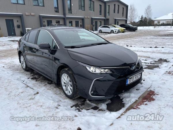 Black Toyota Corolla 2022 in Tartu, with an engine capacity of 1.80 L and mileage of 48 thousand km for 18500 €, photo 3 on AUTOMOTO.COM.LV