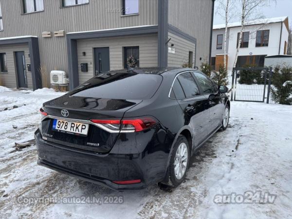 Black Toyota Corolla 2022 in Tartu, with an engine capacity of 1.80 L and mileage of 48 thousand km for 18500 €, photo 4 on AUTOMOTO.COM.LV
