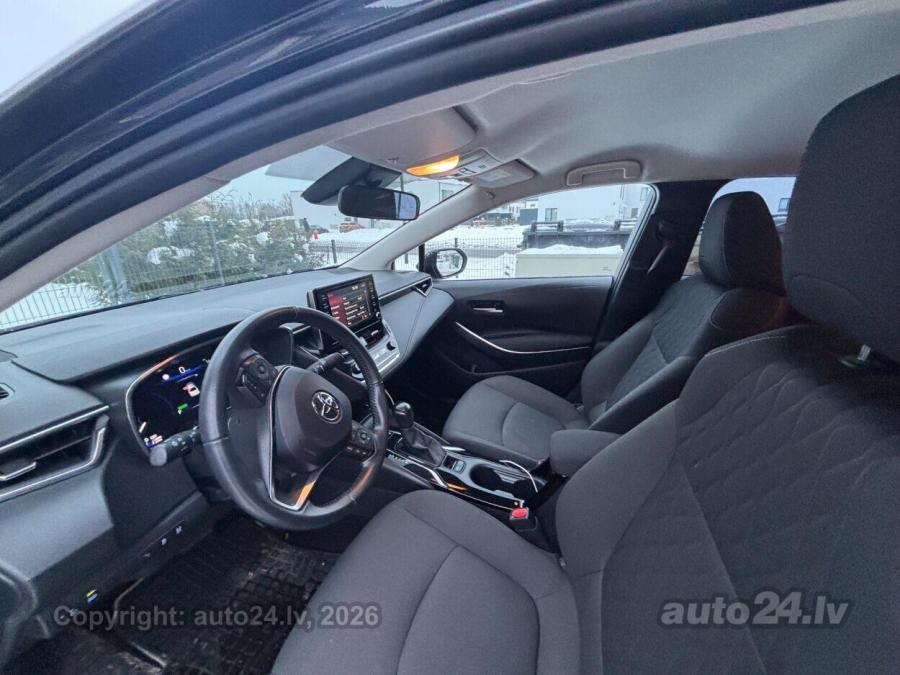 Melns Toyota Corolla 2022 Tartu, ar dzinēja tilpumu 1.80 L un nobraukumu 48 tūkst. km par 18500 €, foto 5 vietnē AUTOMOTO.COM.LV