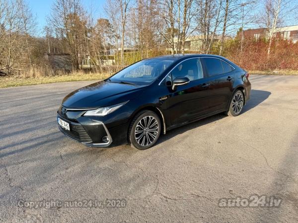 Black Toyota Corolla 2022 in Tallinn, with an engine capacity of 1.80 L and mileage of 52 thousand km for 22000 €, photo 1 on AUTOMOTO.COM.LV