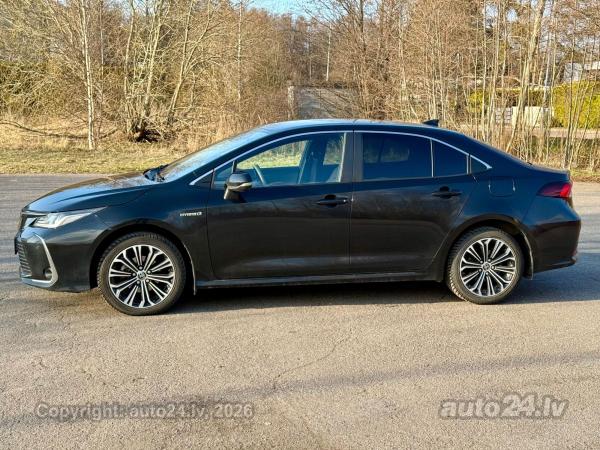 Black Toyota Corolla 2022 in Tallinn, with an engine capacity of 1.80 L and mileage of 52 thousand km for 22000 €, photo 2 on AUTOMOTO.COM.LV